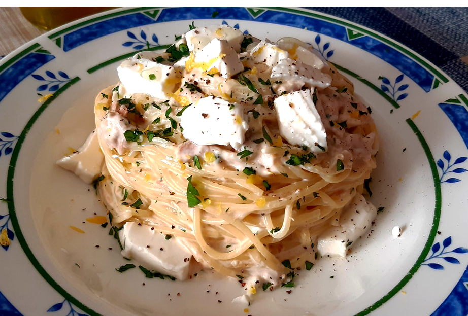 Spaghetti bit-tonn taż-żejt, lumi u ġbejniet friski - Newsbook