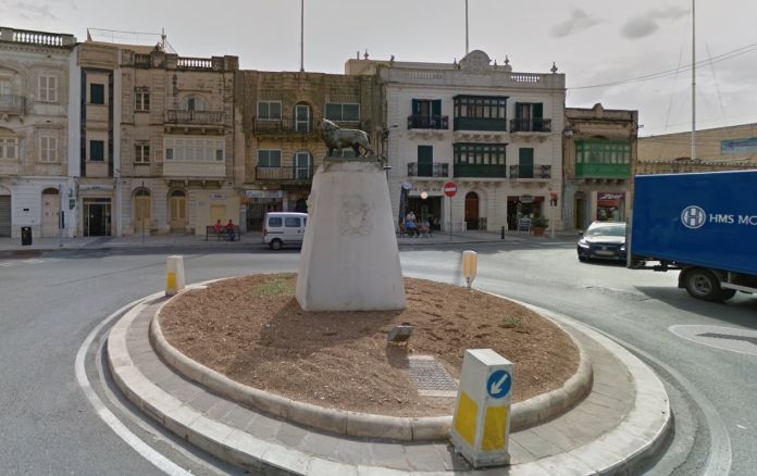 Mosta square: Lion to be replaced by an obelisk