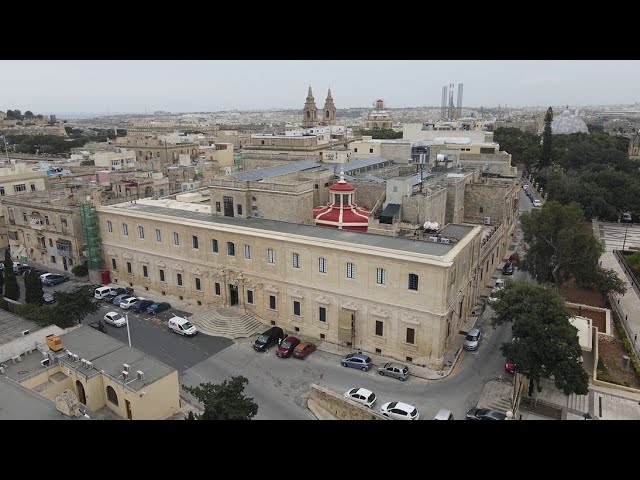 L-Isqof Awżiljarju jiċċelebra quddies fil-Kurja - Newsbook