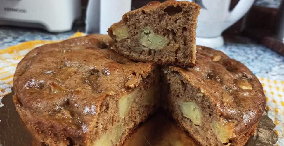 Kejk tat-tuffieħ bil-kannella