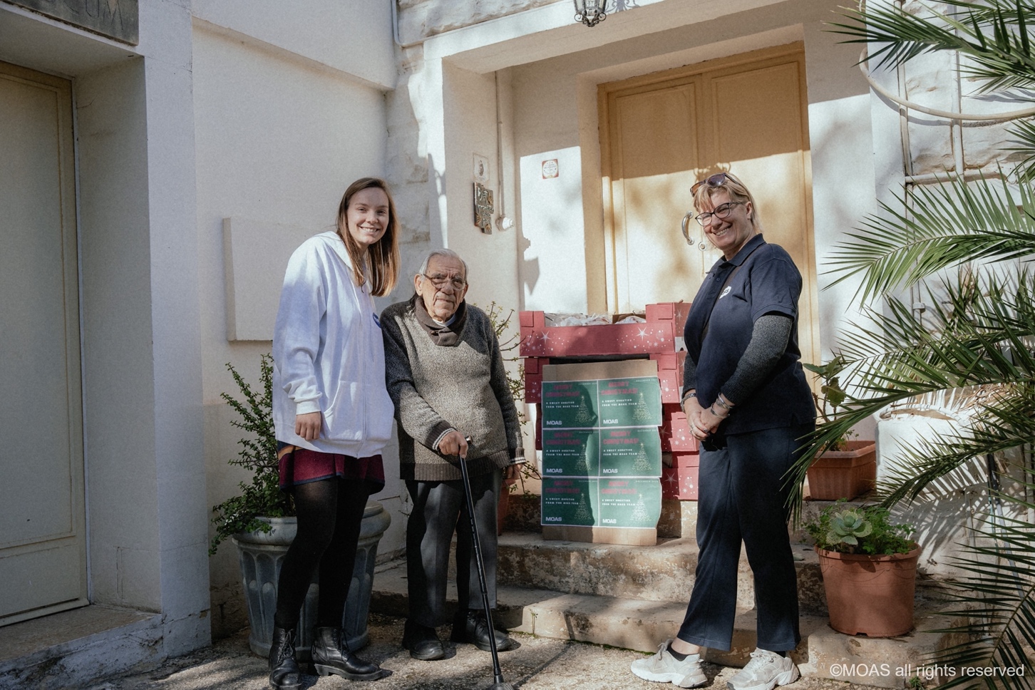 Il-MOAS tqassam mat-300 panettone lir-residenti taċ-ċentri tal-immigranti