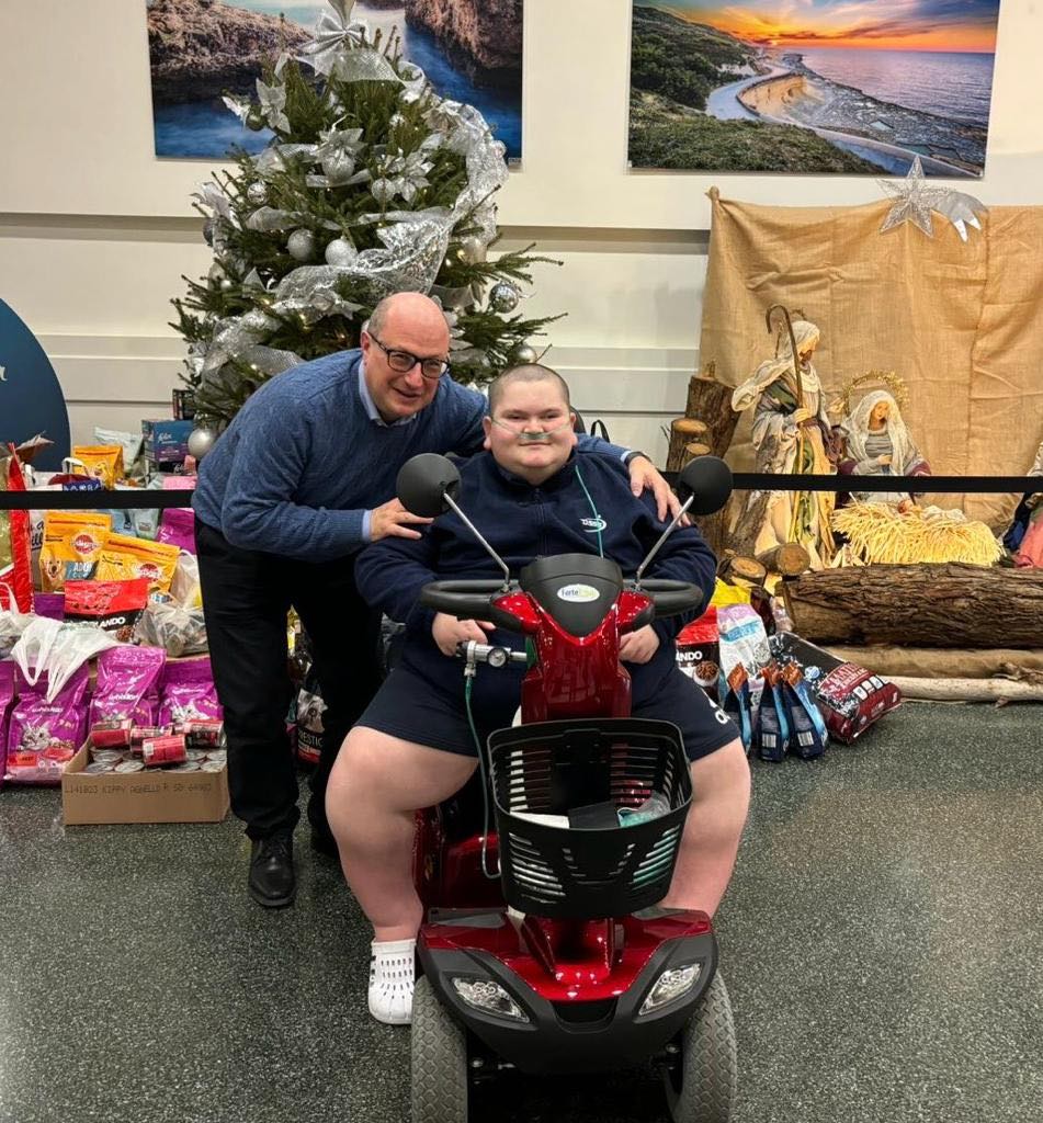 Jake jaqsam it-talent mużikali tiegħu mal-Ministru Zrinzo Azzopardi