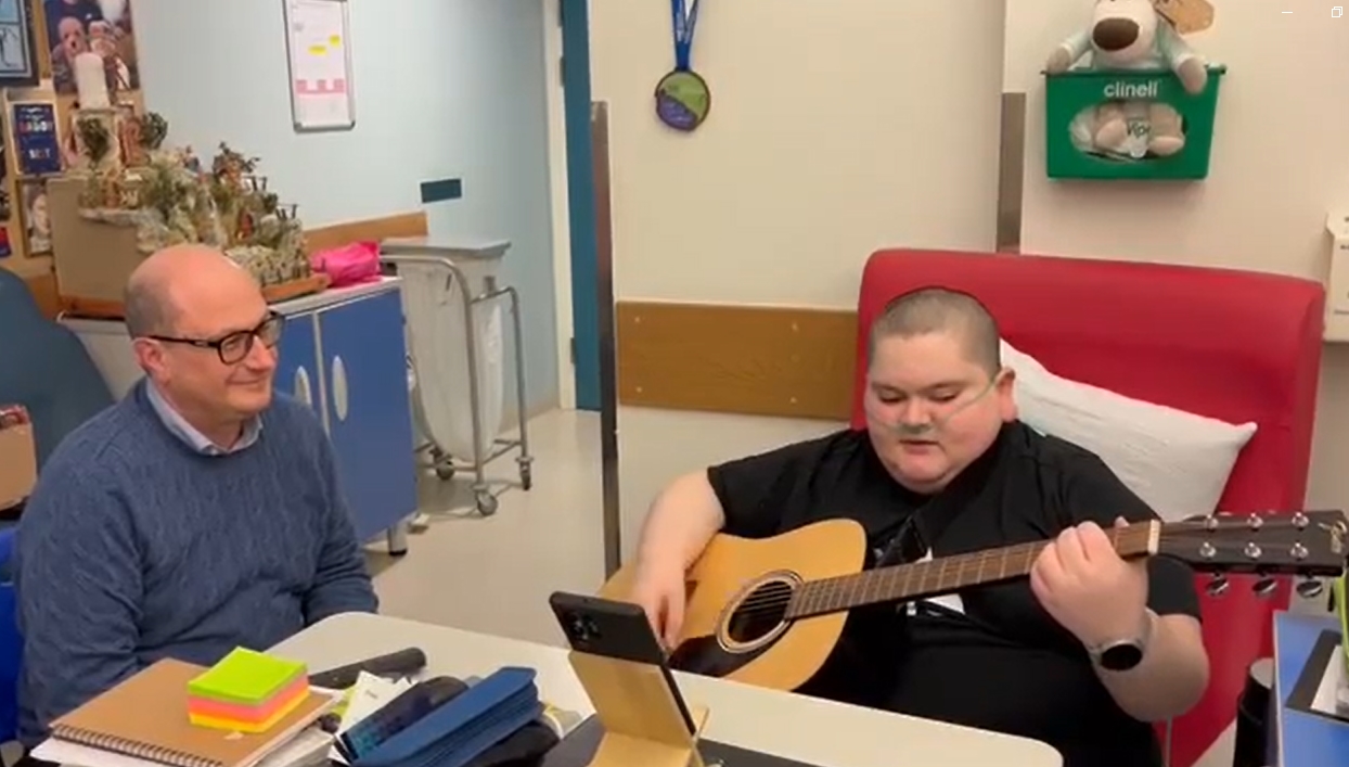 Jake jaqsam it-talent mużikali tiegħu mal-Ministru Zrinzo Azzopardi