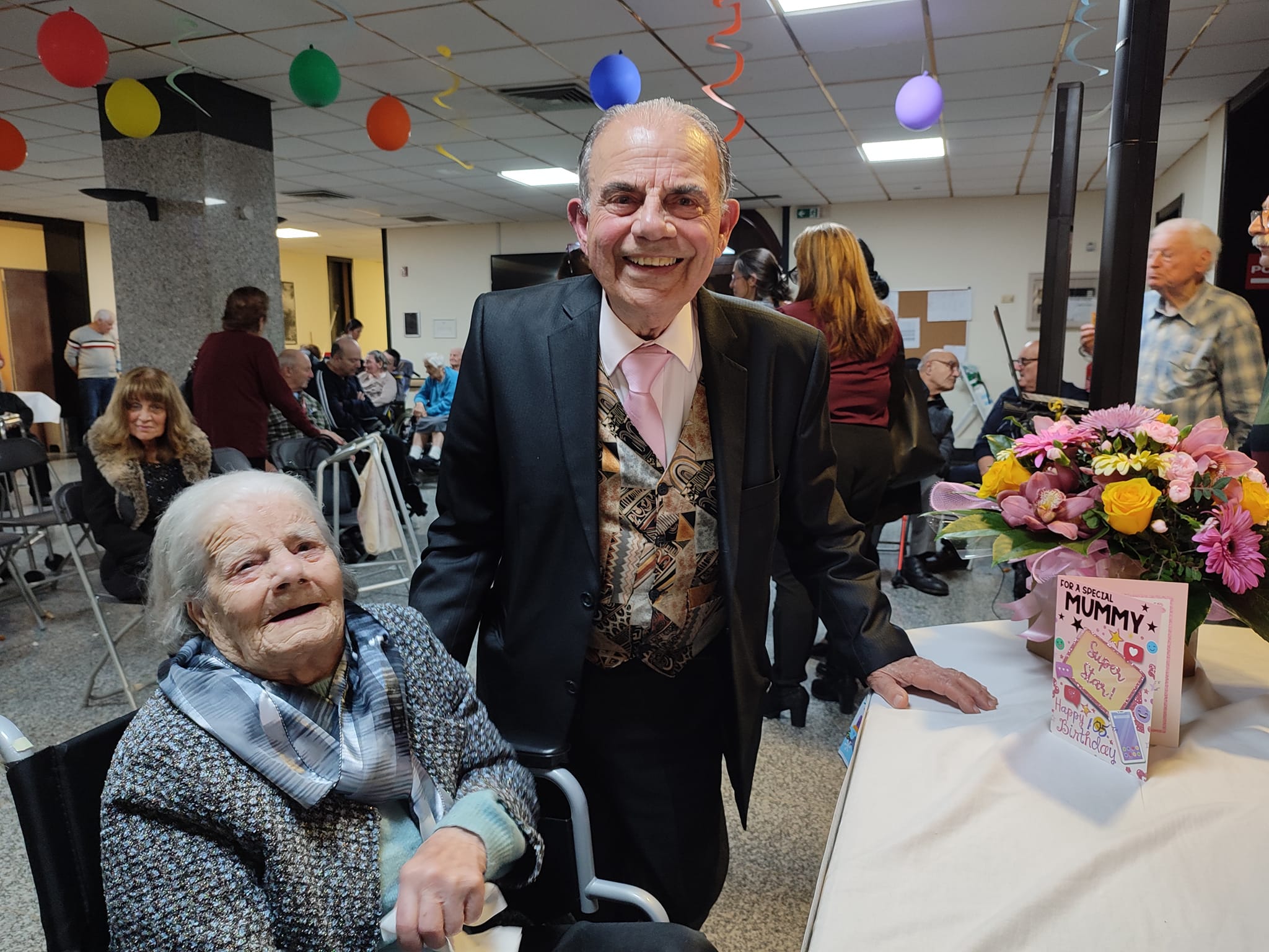 Il-Cowboy John Muscat jallegra lil Marta f'għeluq il-105 snin - Newsbook