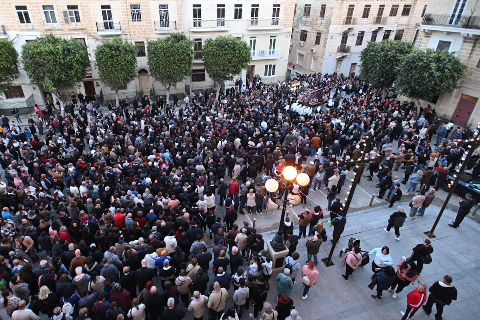 Ritratti: L-Arċisqof imexxi l-pellegrinaġġ tar-Redentur fl-Isla