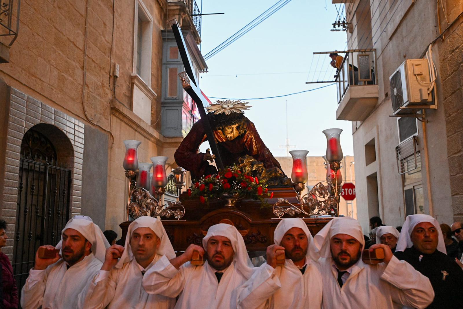 Ritratti: L-Arċisqof imexxi l-pellegrinaġġ tar-Redentur fl-Isla