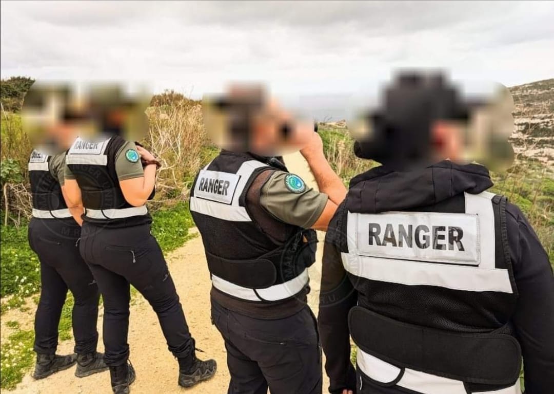 L-FKNK twissi kontra l-provokazzjonijiet imma r-Rangers jinsistu li ma jidħlux f'art privata