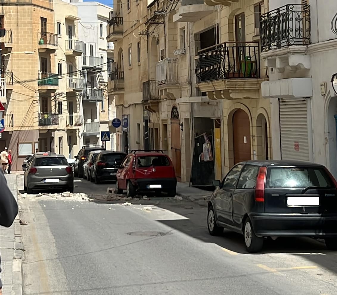 WATCH: Bricks from St Paul's Bay construction site rain onto the street
