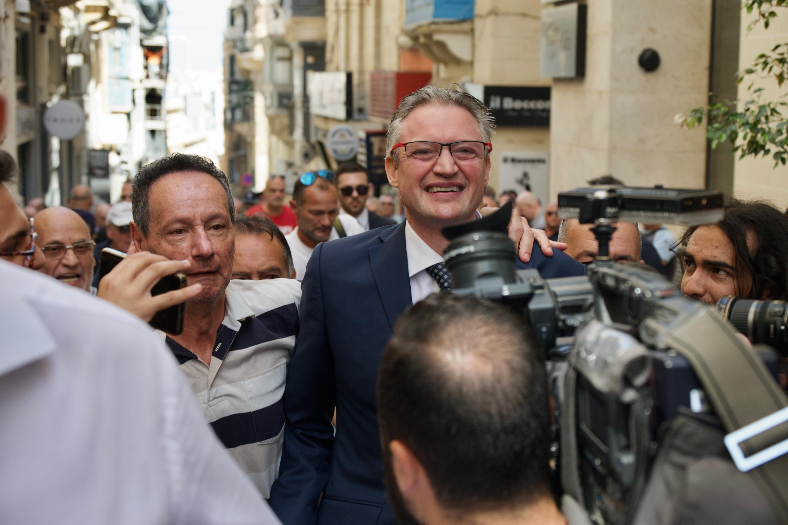 Joseph Muscat, Keith Schembri u Konrad Mizzi jwieġbu mhux ħatja