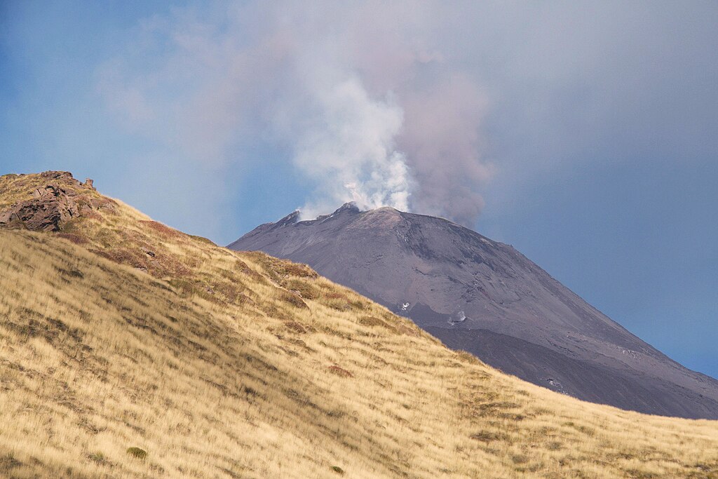 Mount Etna eruption disrupts flights from Malta