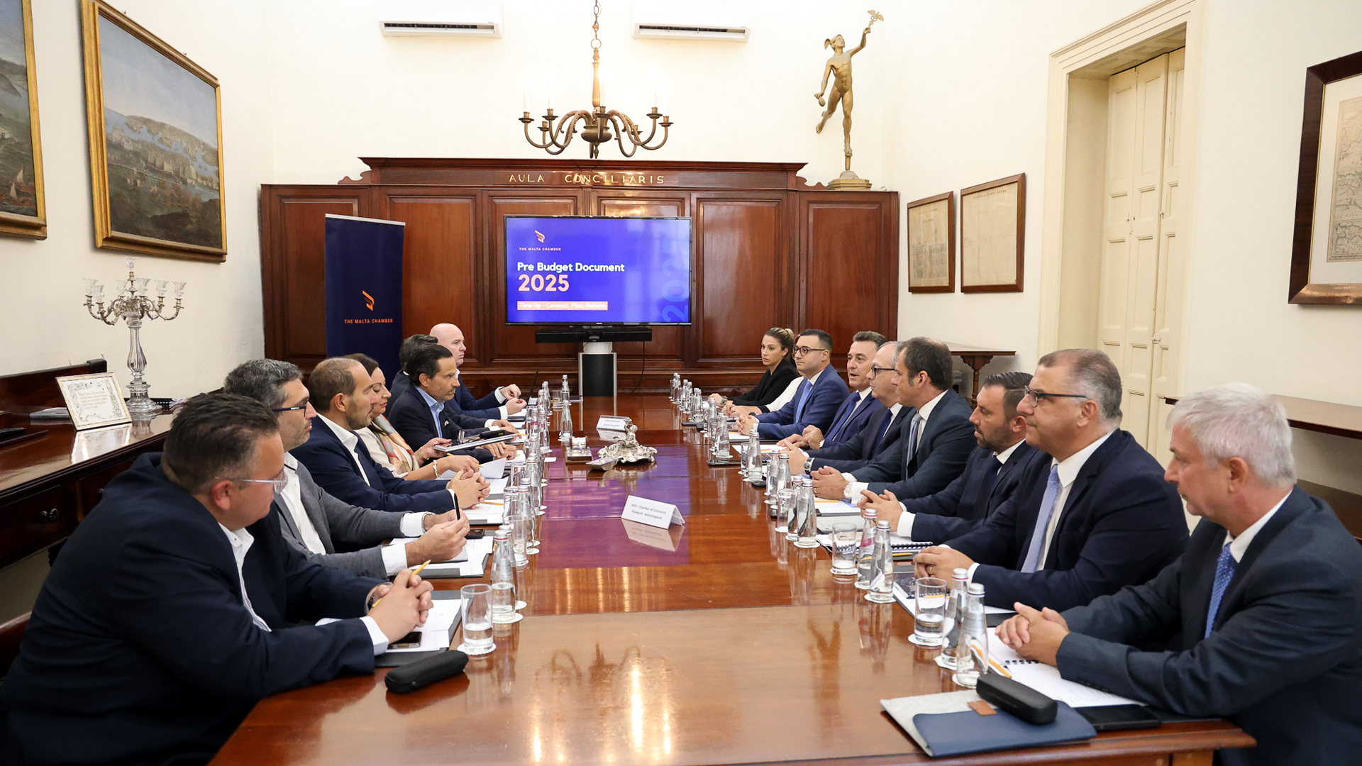 "Gvern Nazzjonalista jindirizza l-isfidi tan-negozji"; Grech f'laqgħa ...