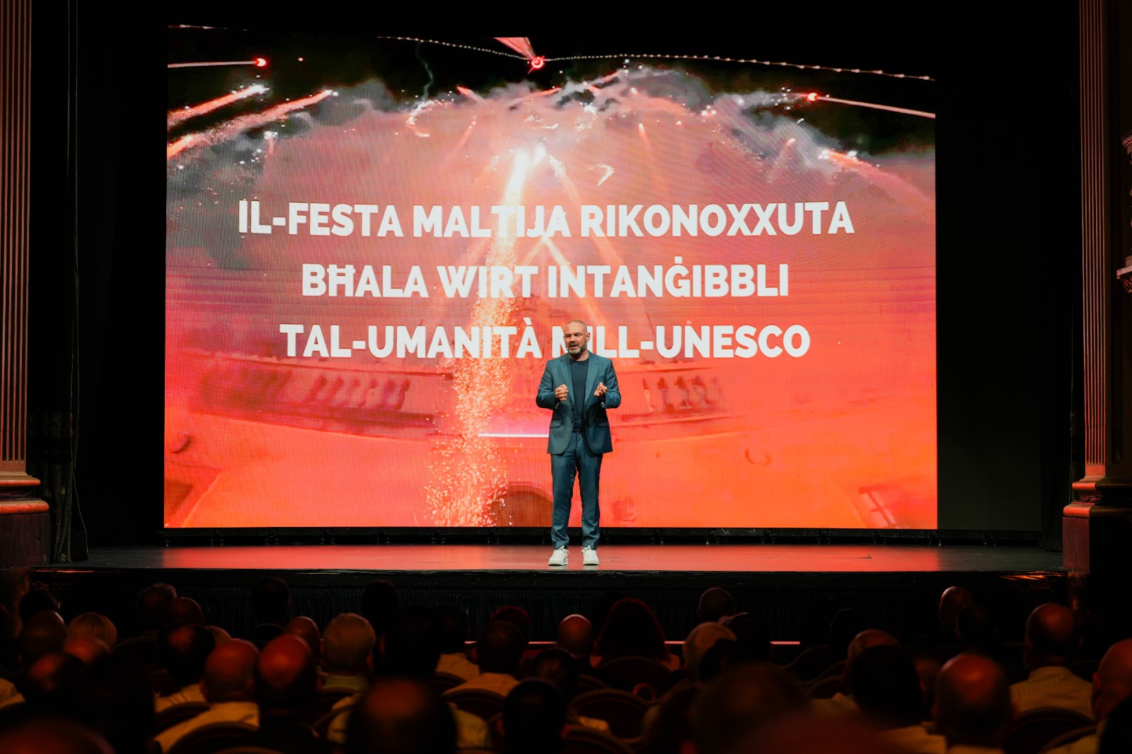 Marċi, pavaljuni, qubbajd, logħob tan-nar … f'nofs Ottubru