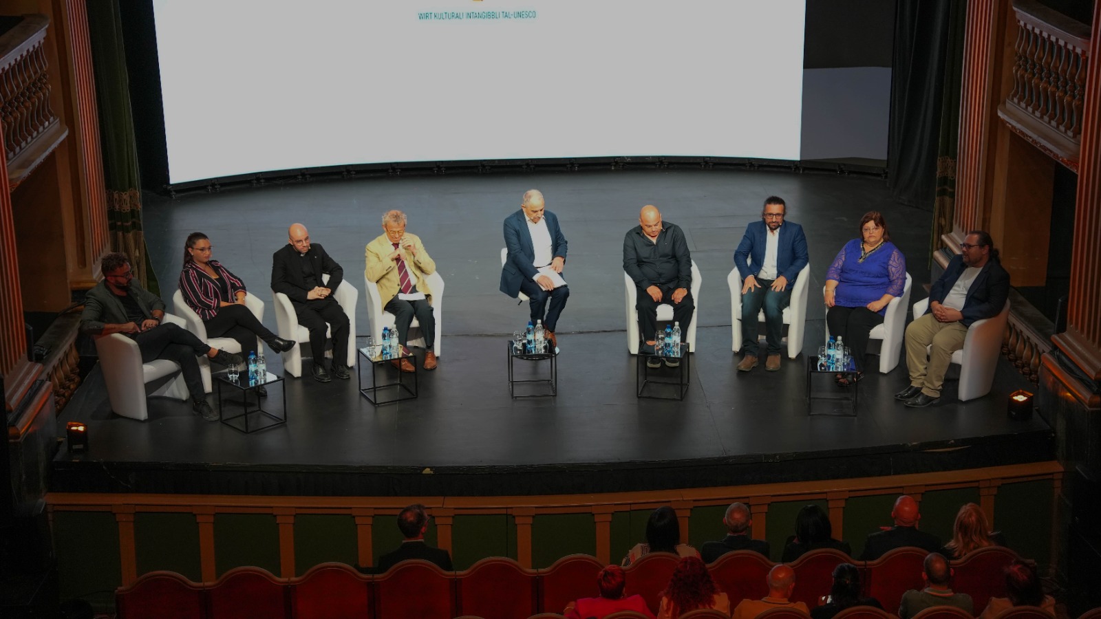 Marċi, pavaljuni, qubbajd, logħob tan-nar … f'nofs Ottubru