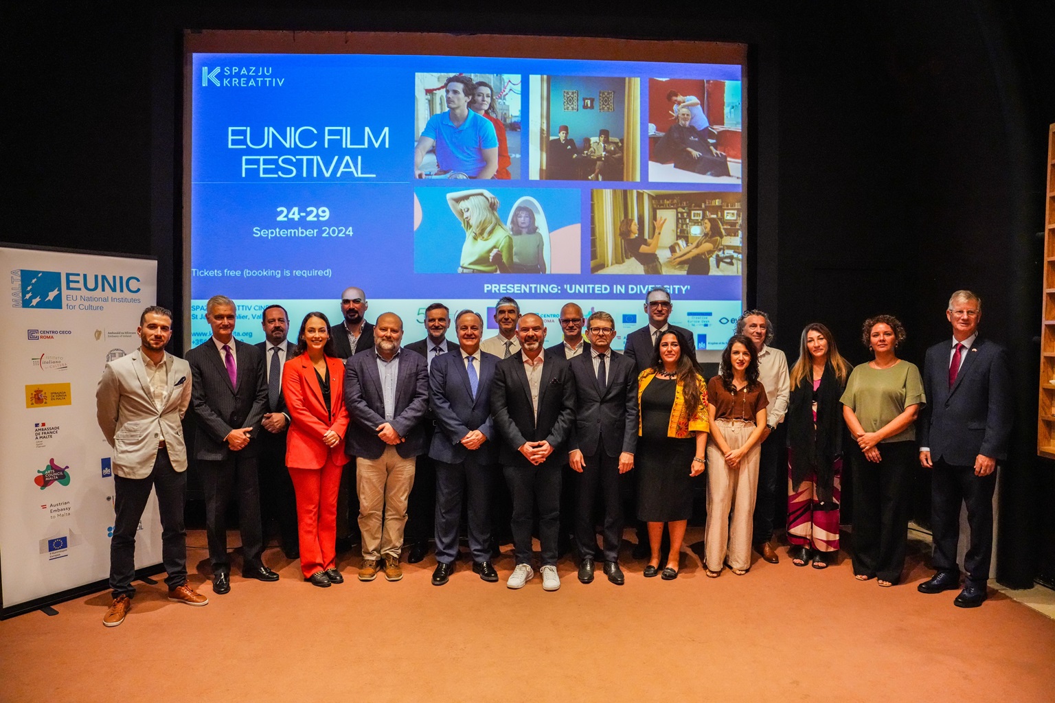 Marċi, pavaljuni, qubbajd, logħob tan-nar … f'nofs Ottubru