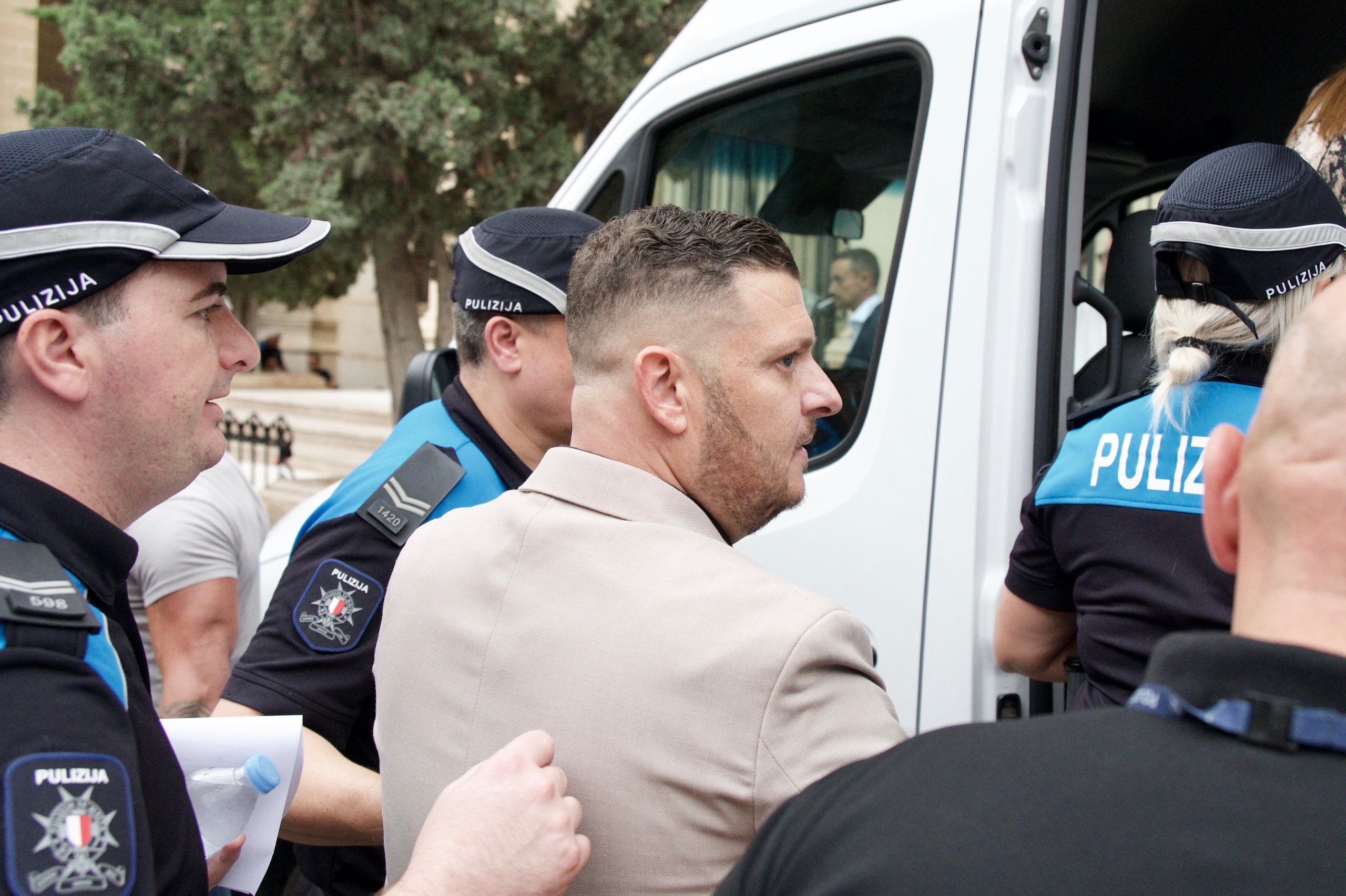 Ħelsien mill-arrest għall-5 persuni li ħebbew għall-Pulizija fil-Ħamrun ...