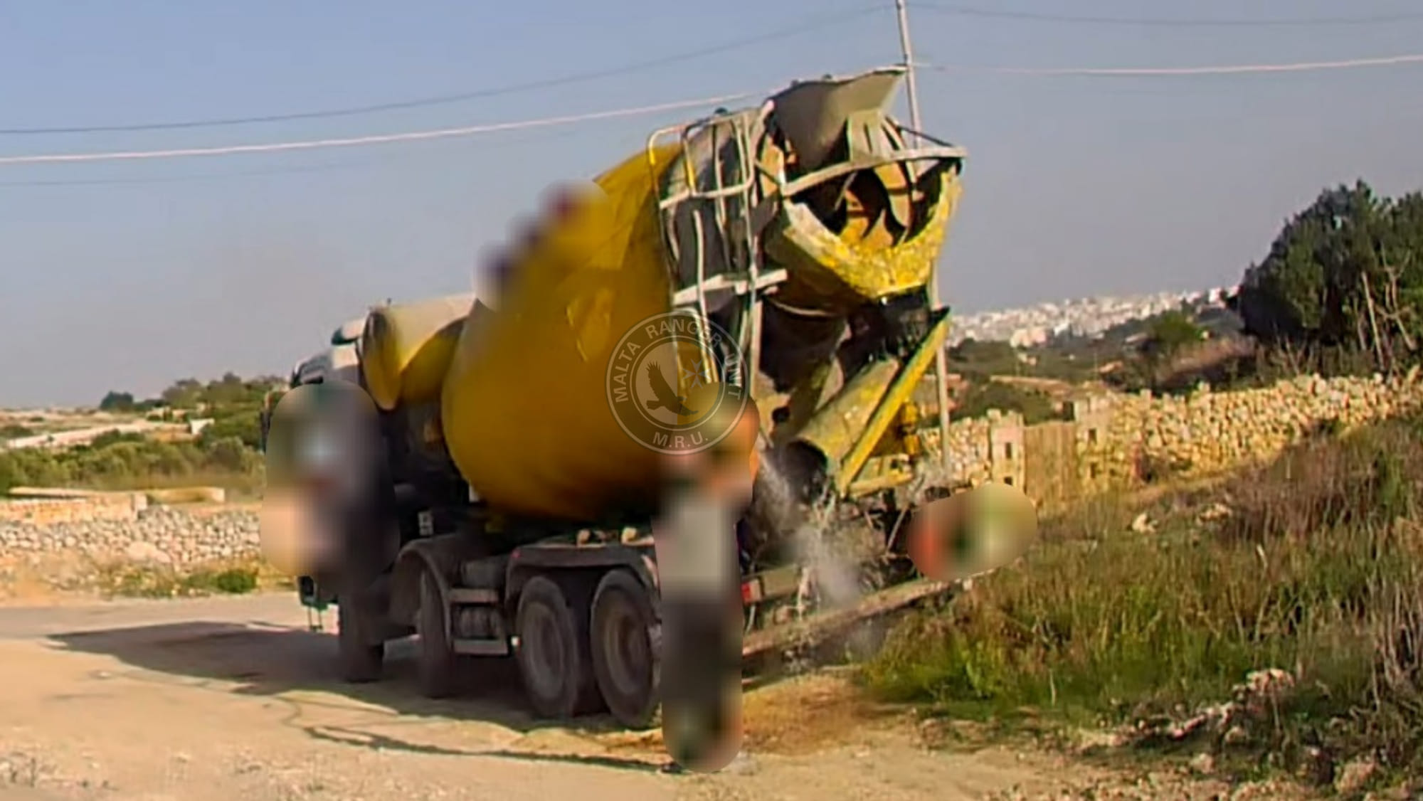 L-MRU taqbadhom jaħslu trakk tal-konkos f'għalqa - Newsbook