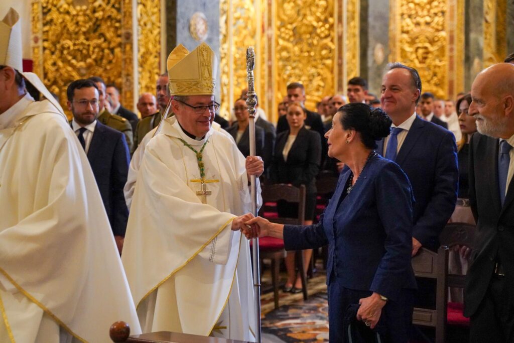 L-Isqof Galea-Curmi jfakkar fis-suldati Maltin stazzjonati qrib il ...
