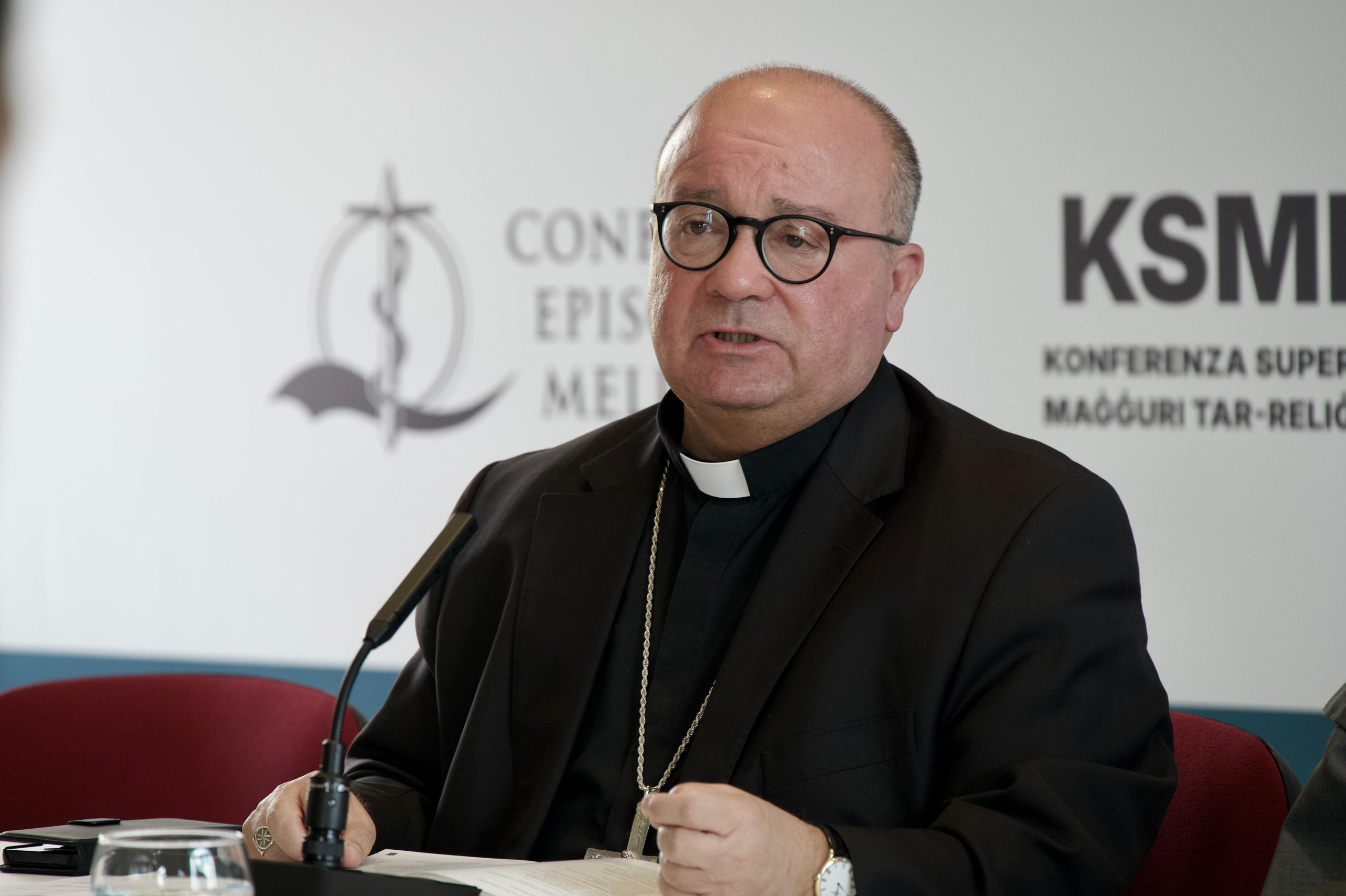 APS Bank decision on potential HSBC acquisition, "very far from being a ...