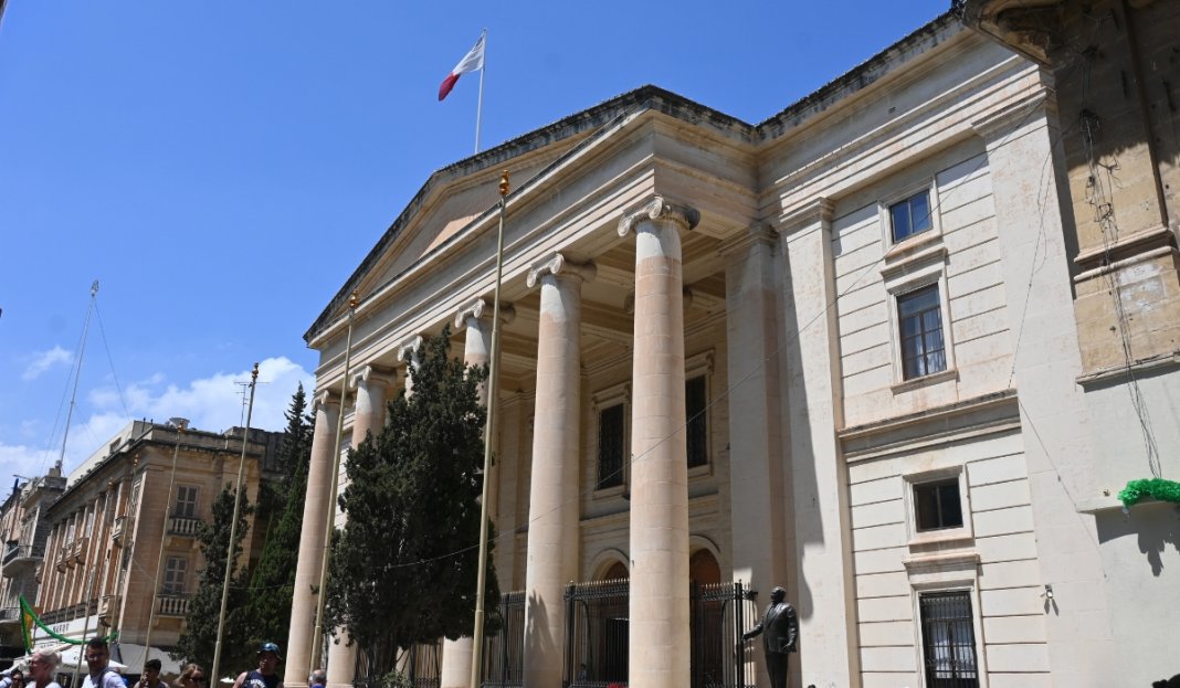 Lawyers ordered to boycott courts over bugging of prison consultation rooms
