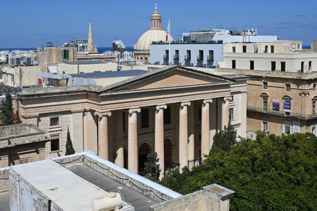 Tliet persuni jintbagħtu l-ħabs wara serqa armata fuq sewwieq ta’ mutur