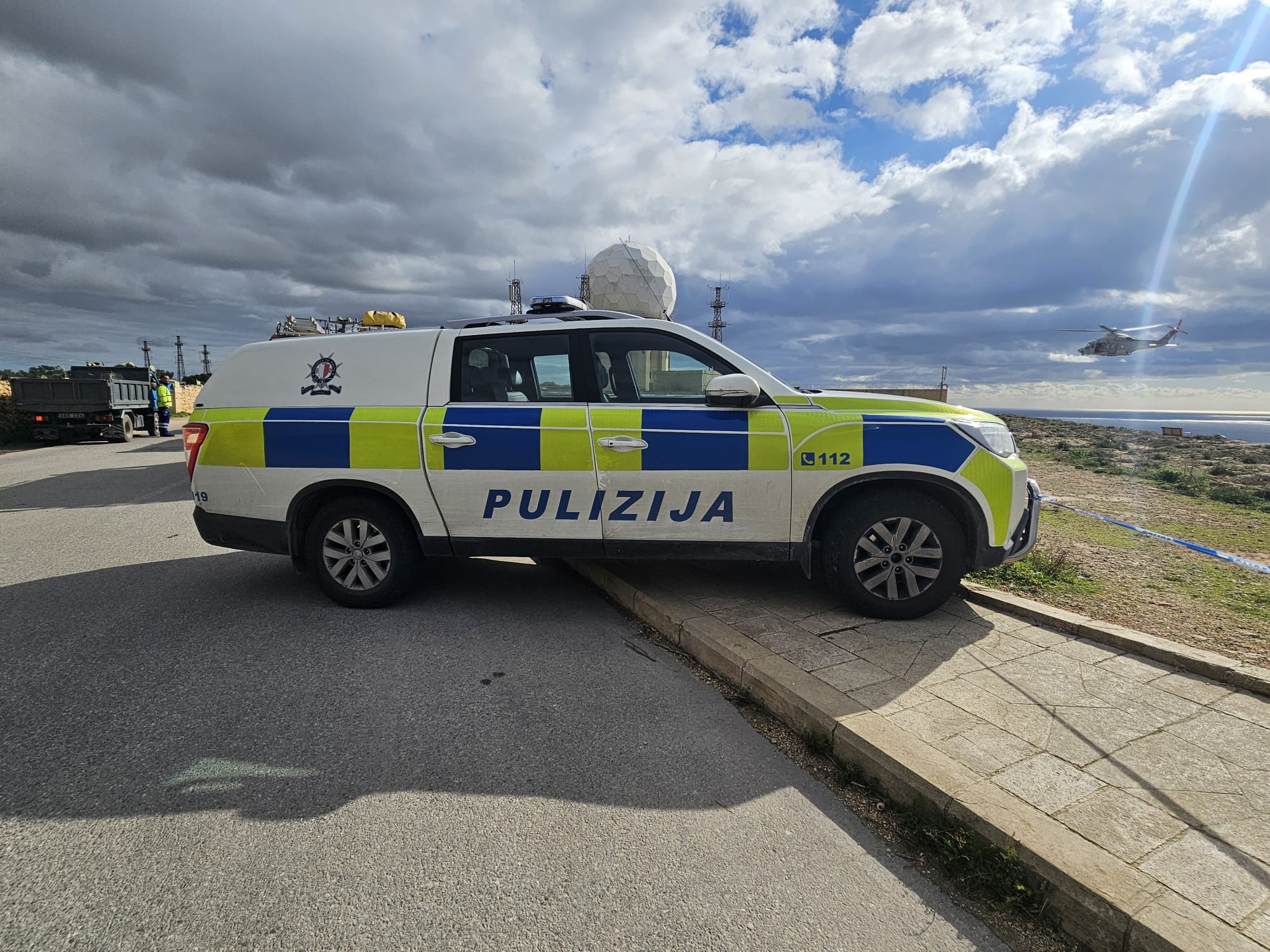 Karozza tal-pulizija involuta f'ħabta fil-Gżira