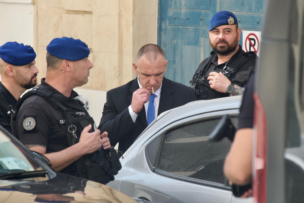 Ritratti: Il-ġurati jmorru fuq il-post tal-omiċidju doppju f'Tas-Sliema