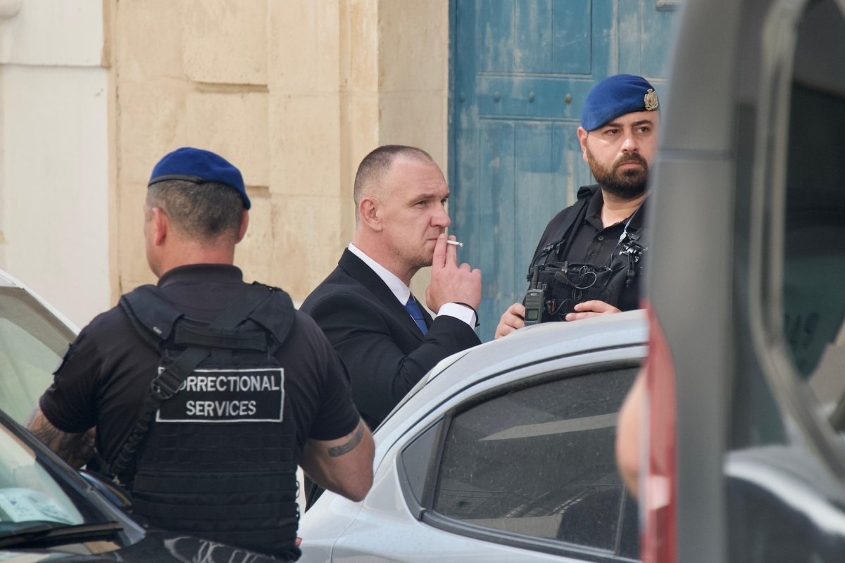 Ritratti: Il-ġurati jmorru fuq il-post tal-omiċidju doppju f'Tas-Sliema