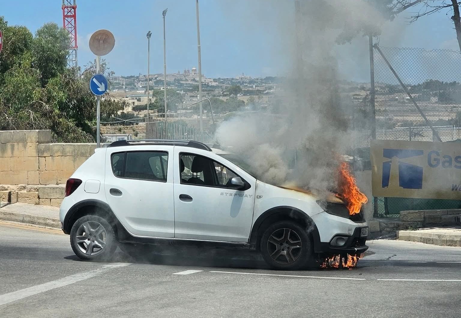 Karozza tieħu n-nar fis-Siġġiewi