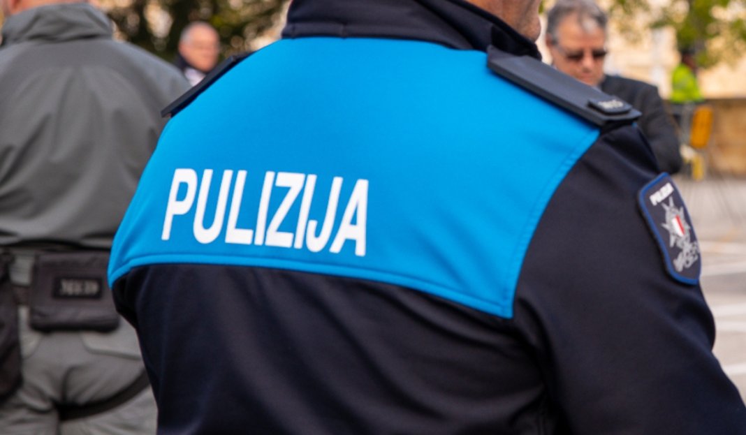 Karozza tiskidja fil-mina ta' taħt l-iskatepark - Newsbook