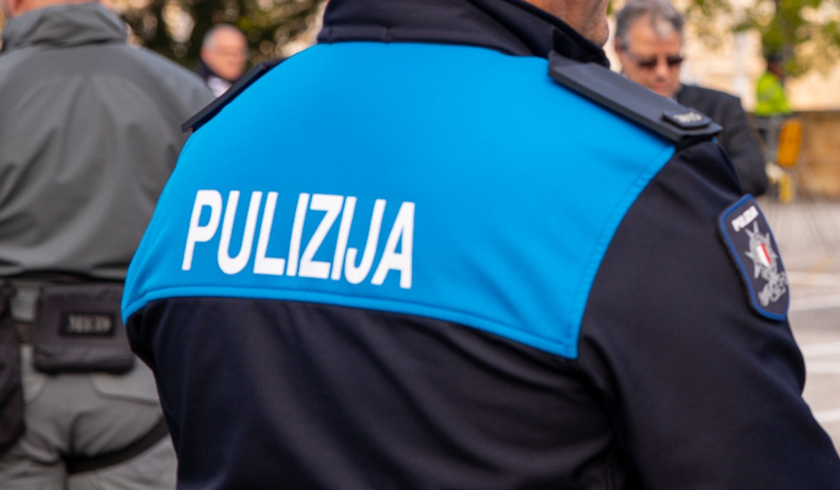 Karozza tieħu n-nar fil-Furjana; jeħel it-traffiku