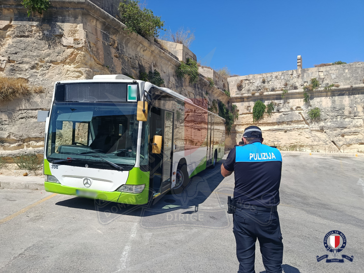 Imut ir-raġel li ttajjar minn tal-linja fil-Park & Ride tal-Furjana ...