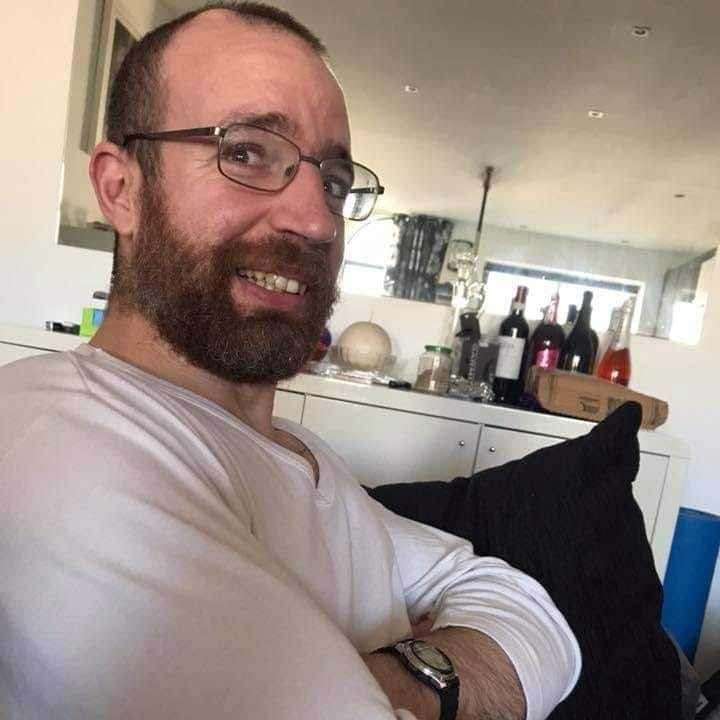 Imut Andrew Falzon ta' 46 sena