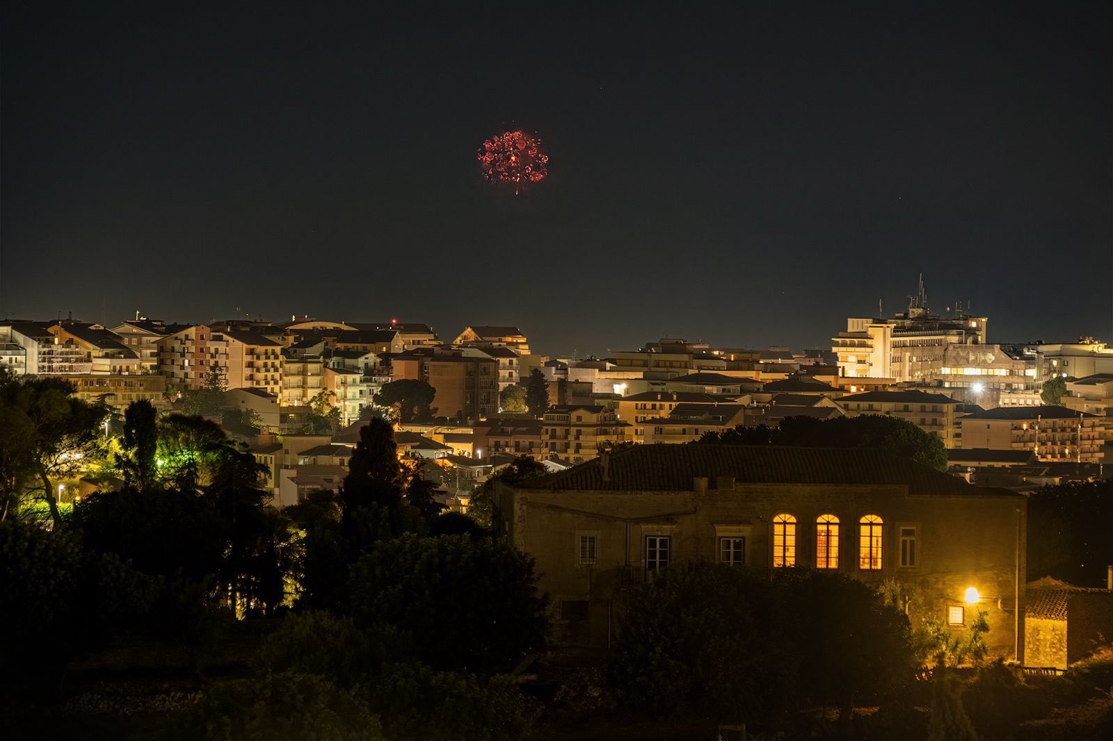 Fotografu tieħu ritratt tal-murtali ta' Santa Marija f'Għawdex minn ...