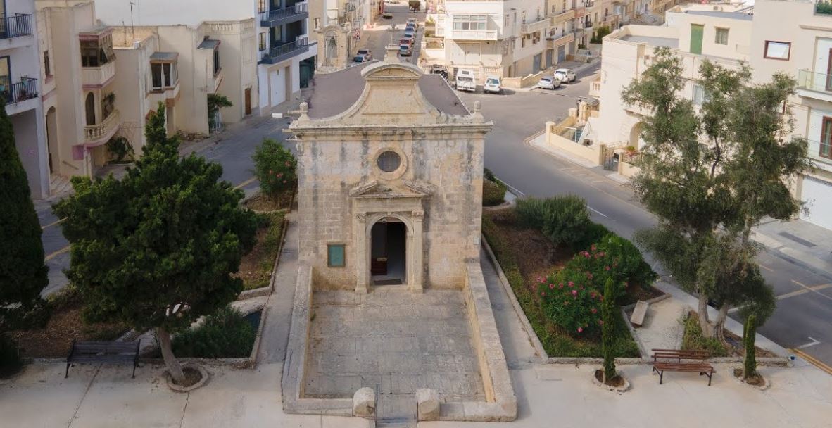 L-Isqof Awżiljarju jiċċelebra quddiesa fi-Kappella tat-Twelid tal ...