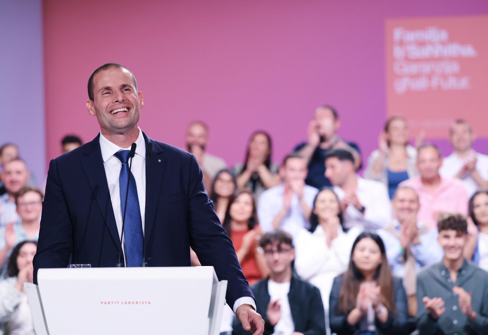 "Iċ-ċekkijiet u paga ogħla huma possibbli biss minħabba tkabbir ...