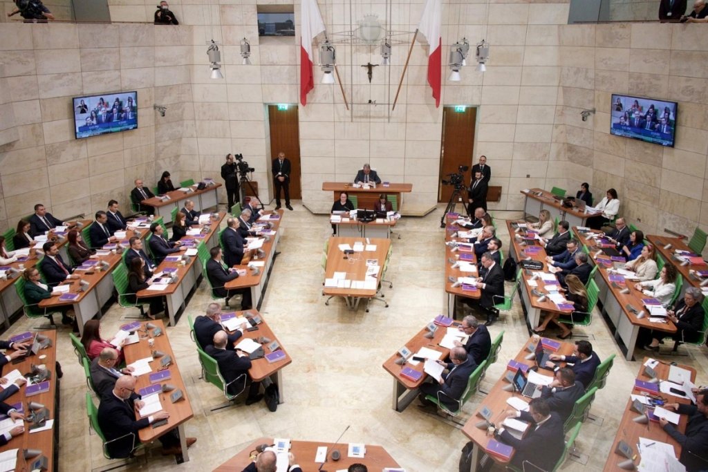 Il-Gvern jippreżenta emendi li jneħħu d-dikjarazzjoni tal-assi tal-ministri