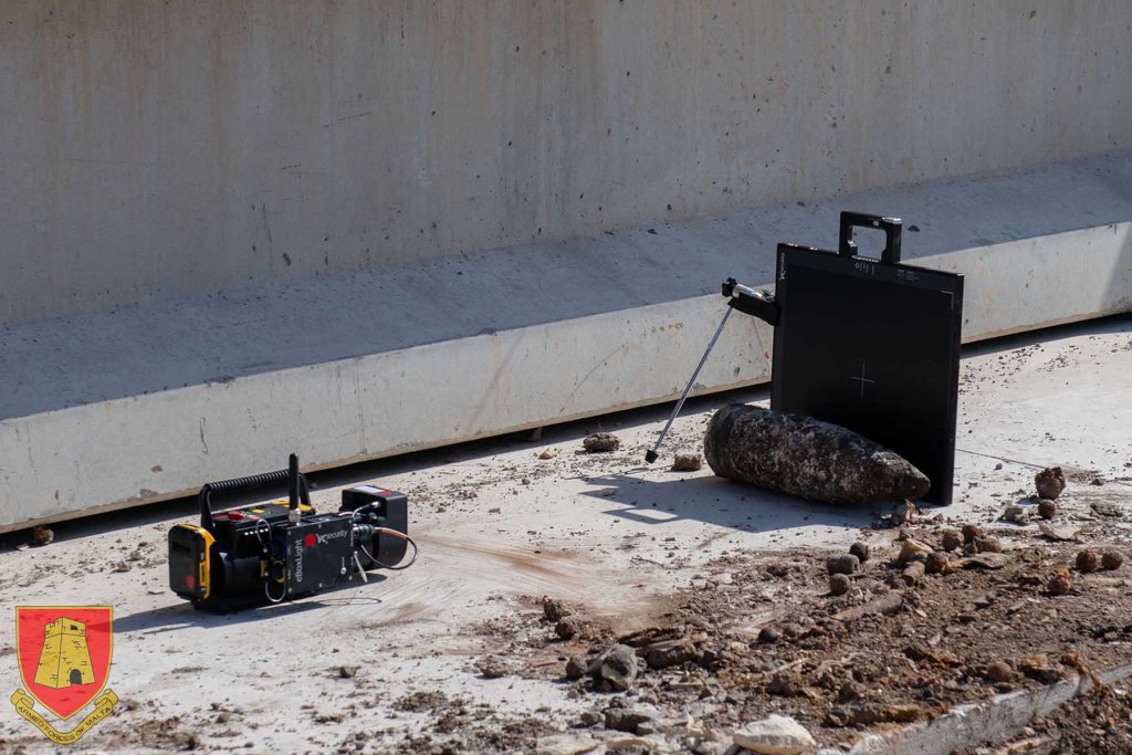 L-AFM ineħħu splussiv mhux splodut tat-Tieni Gwerra Dinjija