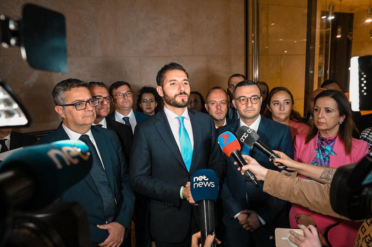 "PM li jiddefendi lil min seraq lill-poplu bil-ftehim tal-isptarijiet u ...