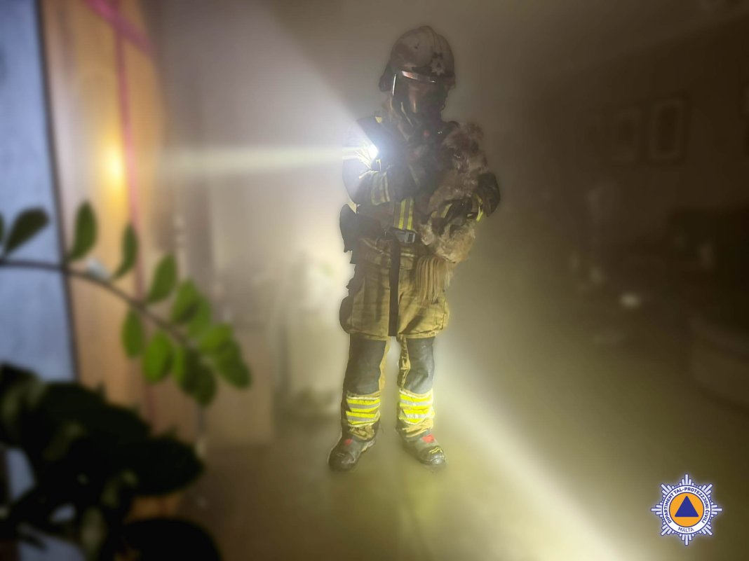 Trapped residents rescued after fire breaks out in Mosta apartment block