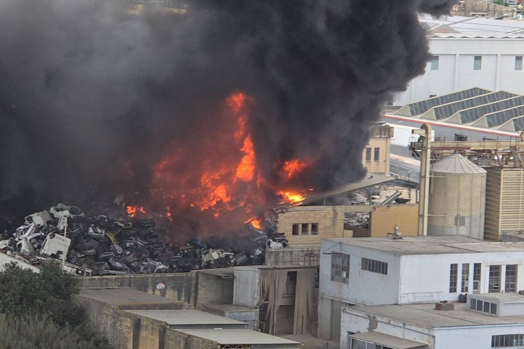 Fire erupts at scrapyard near Addolorata Cemetery in Marsa