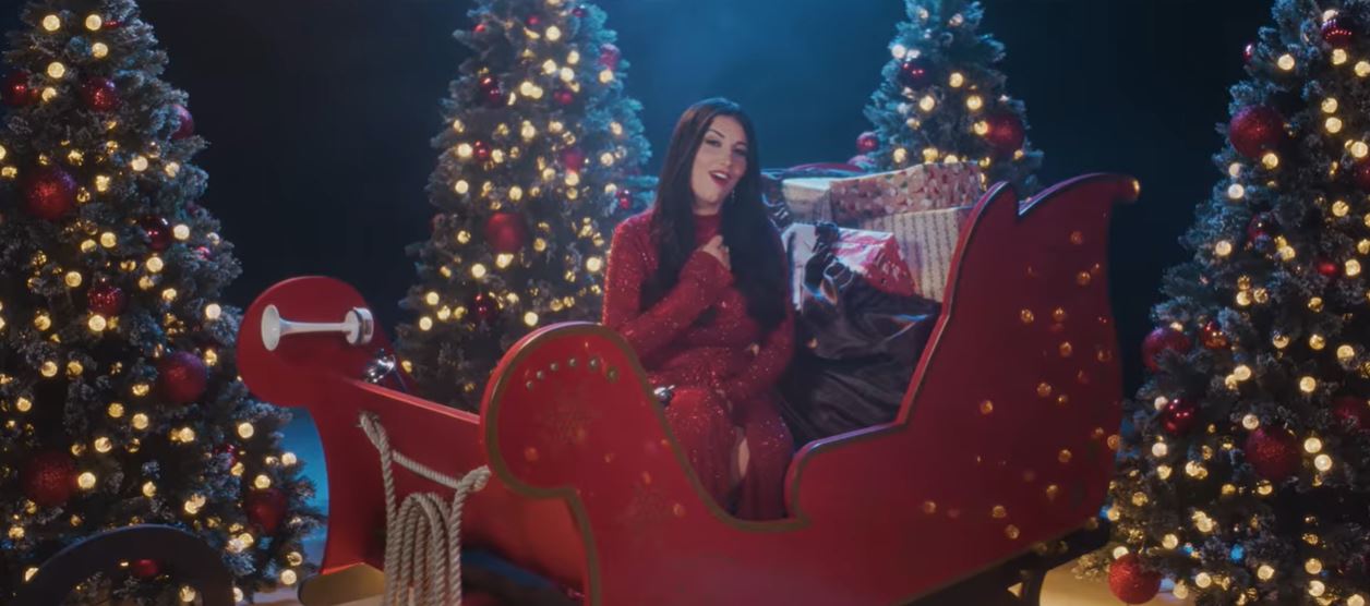 "Mal-mejda tal-ikel kull Milied għadna nagħmlu siġġu għan-nanna" - Amber