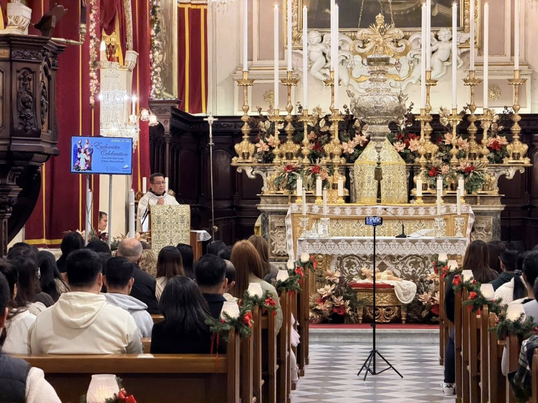 Il-Patrijiet Franġiskani joffru quddies b'lingwi differenti