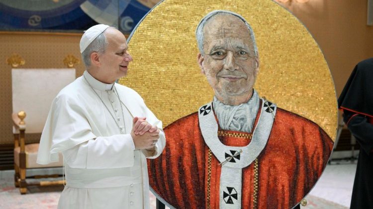 Jitlesta l-mużajk tal-Papa Ljun XIV
