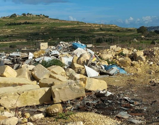 Area next to Chadwick Lakes turned into dumping ground