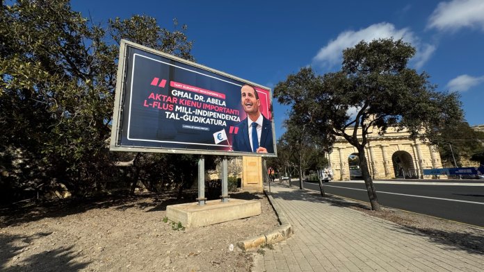 Parti mill-kitba tal-Imħallef Mintoff tispiċċa fuq billboard
