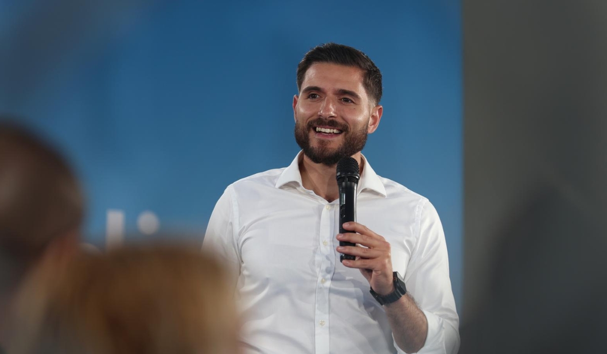 Borg pitches package of tax and stipend pledges to young voters