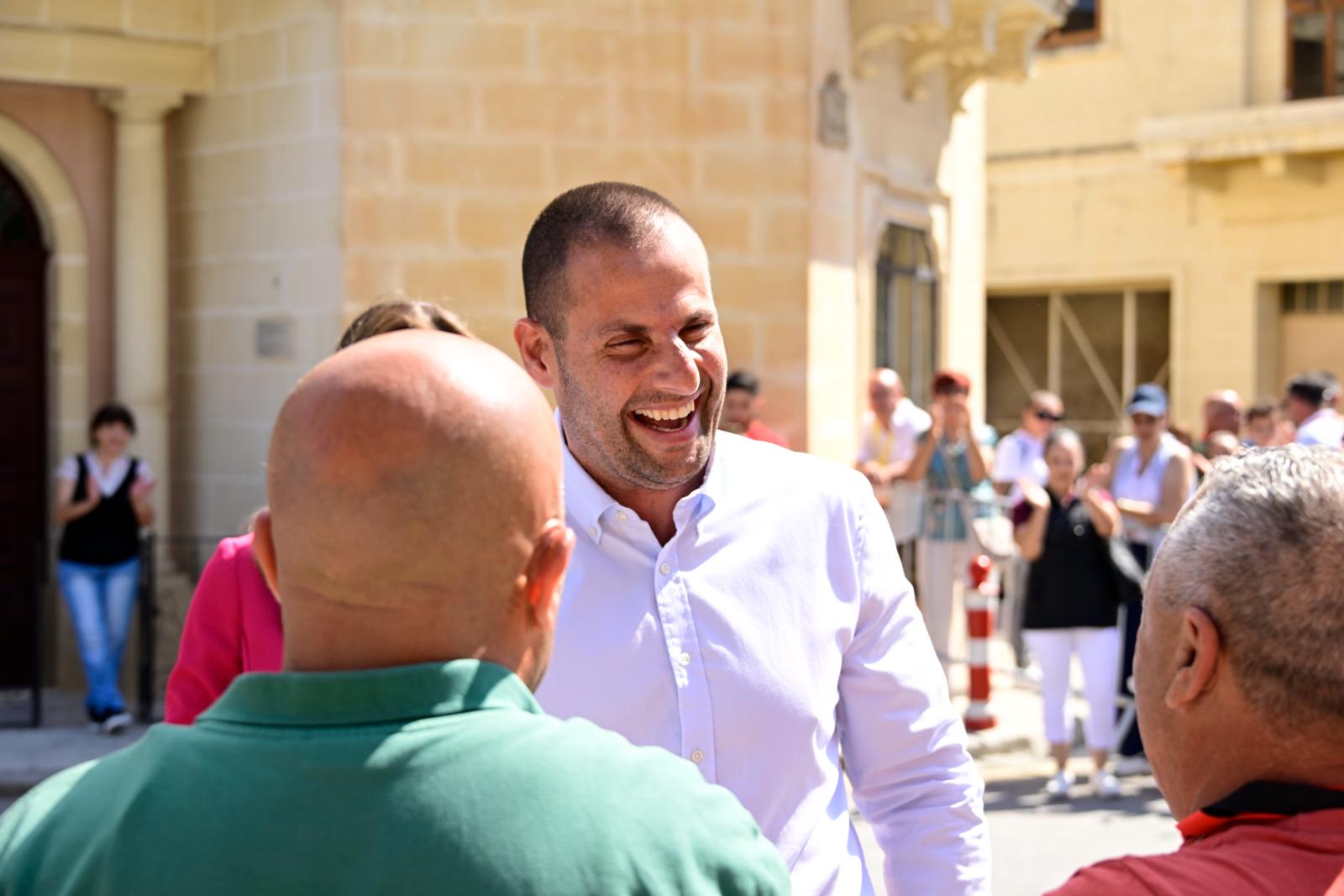 Ara: Merħba lil Robert Abela hekk kif jasal fiċ-Ċentru tal-Għadd tal-Voti