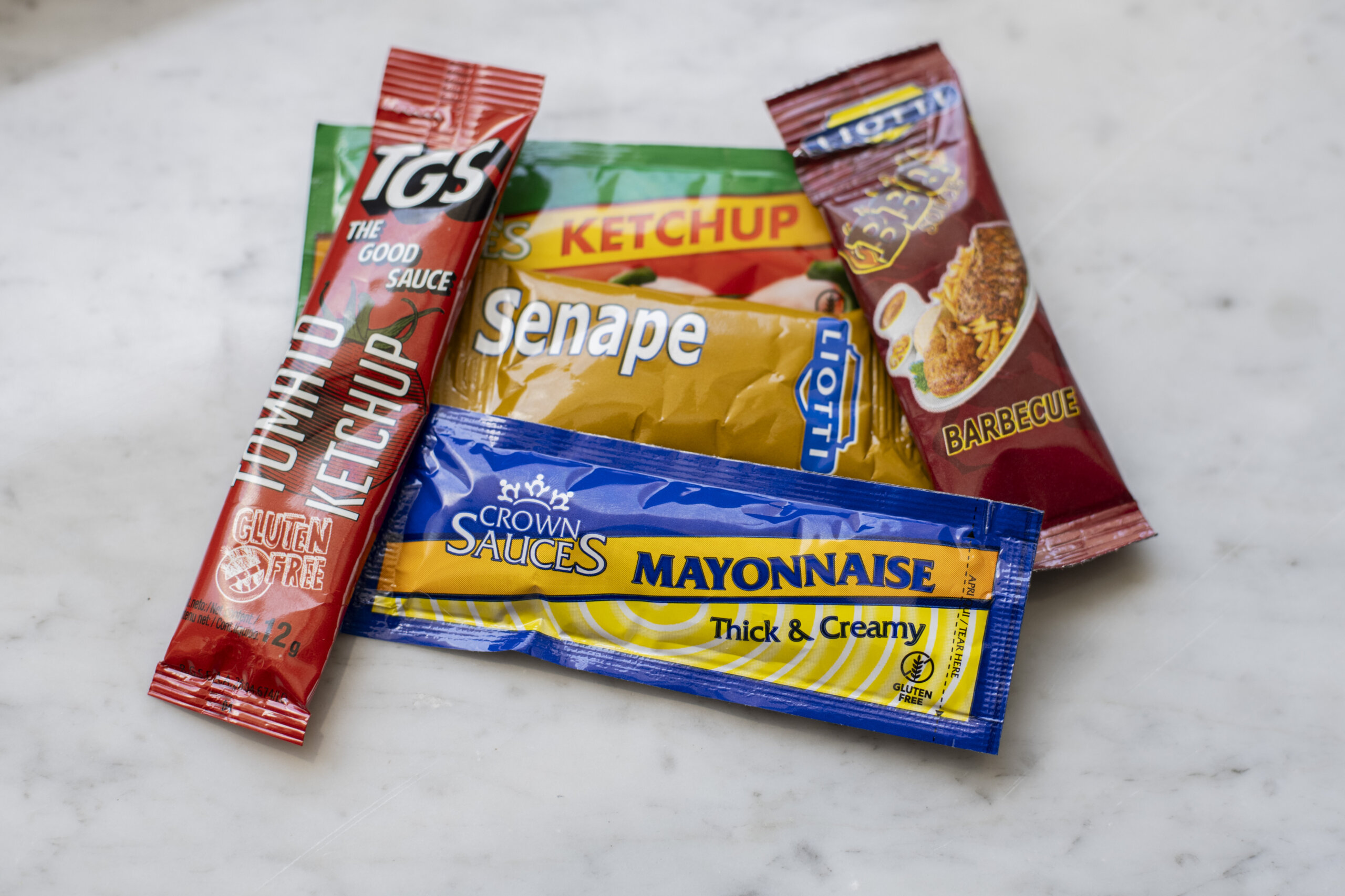 Daqshekk pakketti tas-sauces fir-ristoranti minn Awwissu, fuq ordni tal-UE