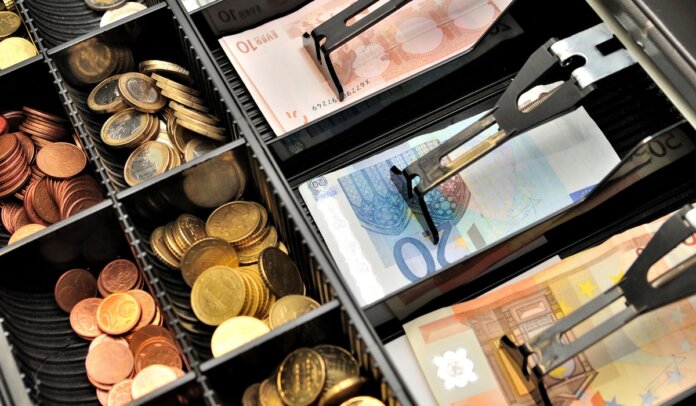 Four-year jail term for armed grocery store robbery