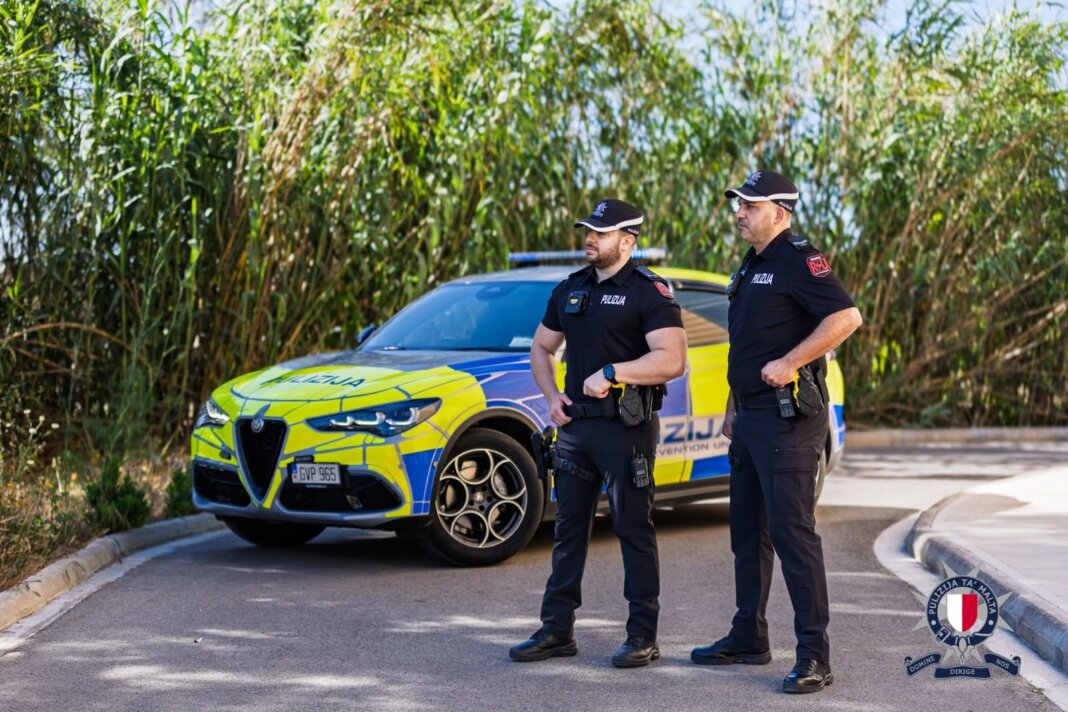 RIU officers receive new operational uniform